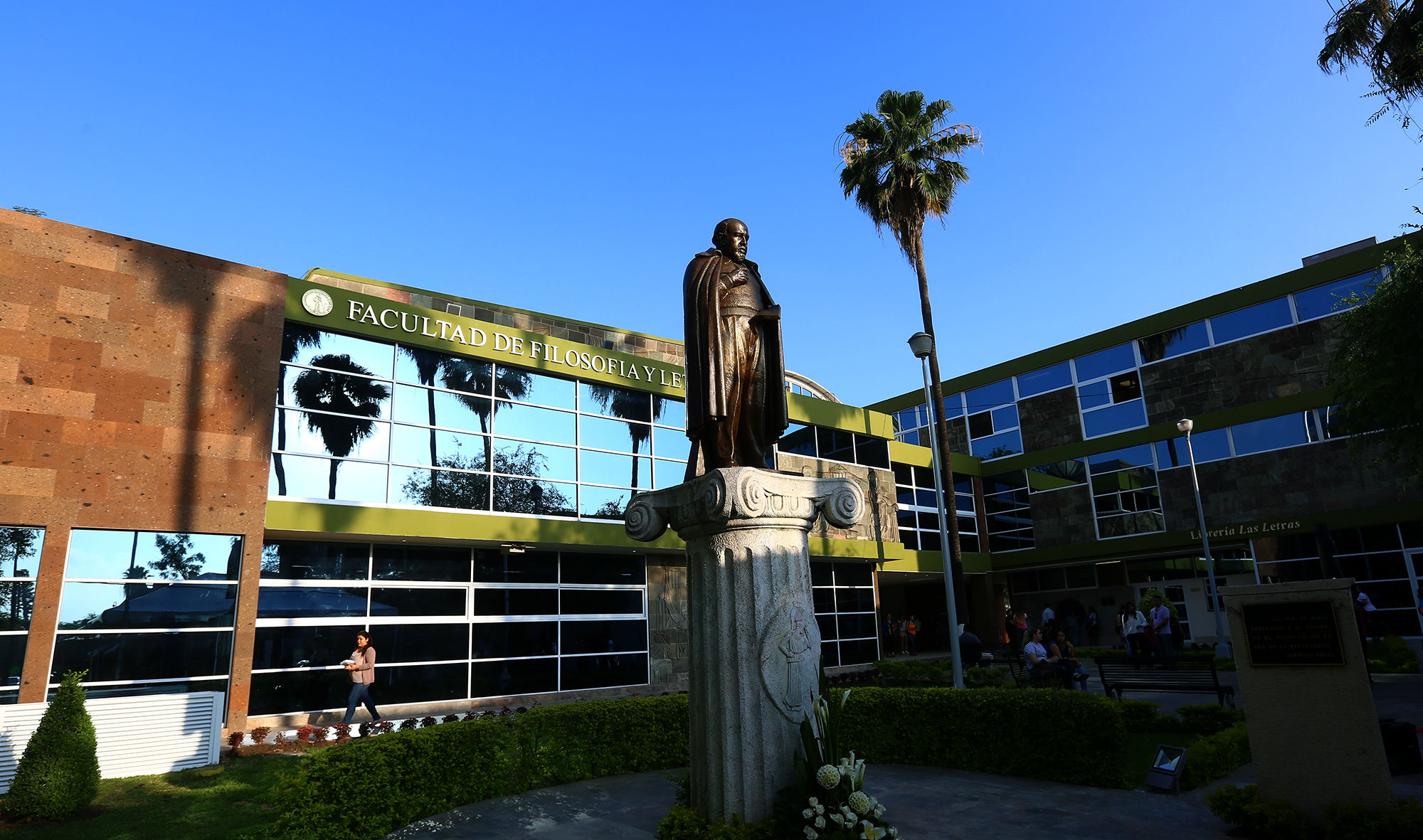 Evocan a Alfonso Reyes - Universidad Autónoma de Nuevo León